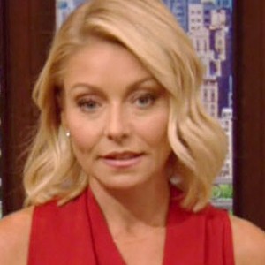 Kelly Ripa Gets Standing Ovation as She Returns to 'Live!' - ZergNet