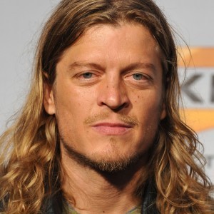 Puddle of Mudd Abandons Lead Singer Onstage - ZergNet