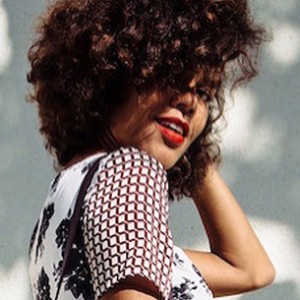 8 Secrets of Photogenic Women - ZergNet