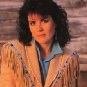 Country Singer Holly Dunn Dead at 59 - ZergNet