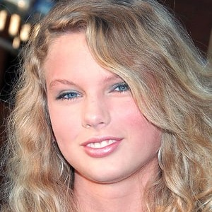 How Much Taylor Swift's Face Has Changed Over the Past 10 Years - ZergNet