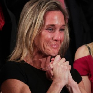 Navy SEAL's Widoe Brought to Tears by Standing Ovation - ZergNet