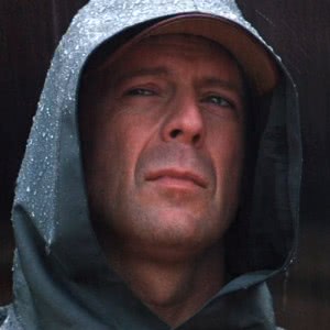 The Best Scene in 'Unbreakable' Didn't Make the Final Cut - ZergNet
