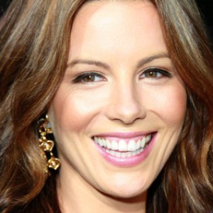 7 Inspiringly Fit Female Celebs - ZergNet