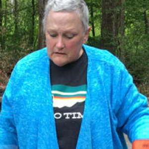 Debbie Rowe Burns Down House - ZergNet