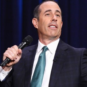 Jerry Seinfeld Snubs Star's Hug on the Red Carpet - ZergNet