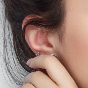 What to Do If an Insect Flies Into Your Ear - ZergNet