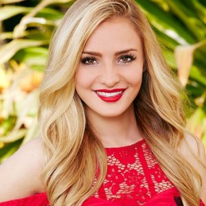 Leah Block Apologizes for Insensitive ‘Bachelorette’ Tweet - ZergNet