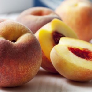 The Easy Way To Ripen Hard Peaches - ZergNet