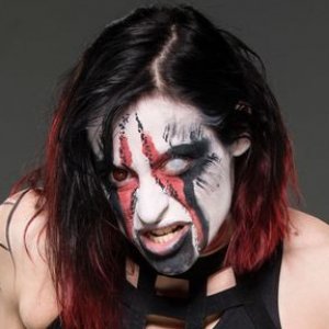 Female Wrestler Goes Off-Script in Violent In-Ring Attack - ZergNet