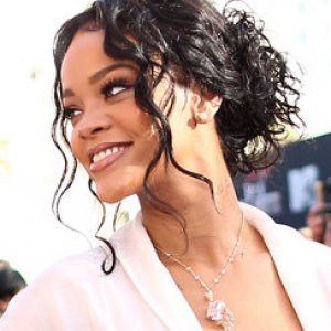 Rihanna's 7 Best Clap Backs of All Time - ZergNet