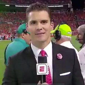 Sideline Reporter Steals the Show During 'Monday Night Football' - ZergNet