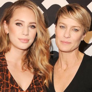 Robin Wright Brings Gorgeous Daughter Dylan to Emmys - ZergNet
