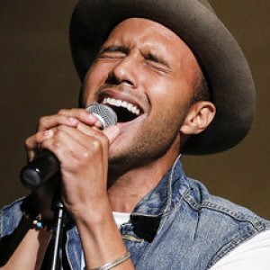 To Kneel or Not to Kneel: NFL's Anthem Singers Debate - ZergNet