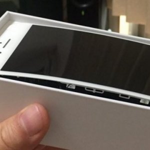 Apple Confirms Reports of iPhone 8's Splitting Open - ZergNet