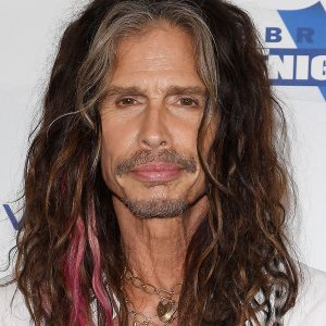 Steven Tyler Gives Us an Update on His Health - ZergNet