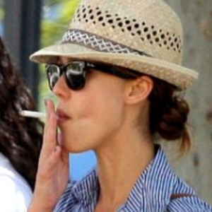 9 Surprising Celeb Smokers - ZergNet