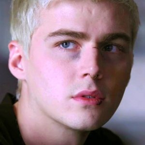 The Real Reason Why You Recognize Alex From '13 Reasons Why' - ZergNet