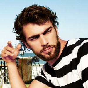 11 Signs He's Not Relationship Material - ZergNet
