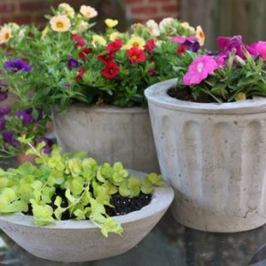 12 Ways to Make Your Own Garden Planters - ZergNet