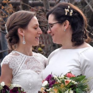 Chuck Schumer's Daughter Weds in Brooklyn - ZergNet