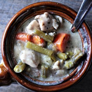 This Slow Cooker Chicken Stew Will Warm You Up - ZergNet