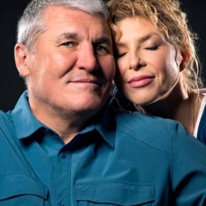 Video Shows Mark Rypien's Wife Crawling In Pain After Car Attack - ZergNet