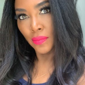 Is Kenya Moore's Hair Just Naturally That Gorgeous? - ZergNet