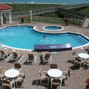 Woman on Spring Break Dies After Fall From Balcony - ZergNet