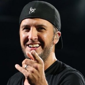 Luke Bryan Practices With the Chicago White Sox - ZergNet