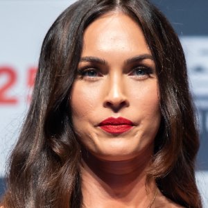 Megan Fox Appears in Machine Gun Kelly's Steamy New Music Video - ZergNet