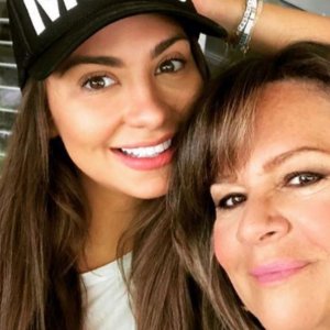 Peter Weber's Mom Barb Posts Selfie with His GF - ZergNet