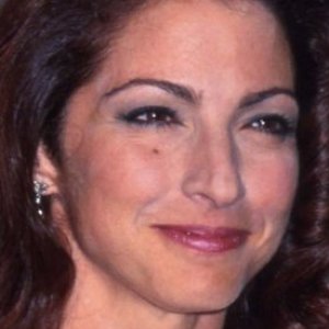 The Tragic Real-Life Story of Gloria Estefan - ZergNet