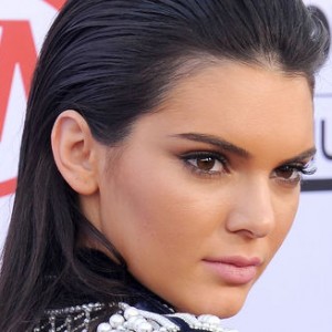 5 Stunning Hair and Makeup Moments From the Billboard Awards - ZergNet