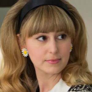 This Is How Don Draper's Secretary Meredith Gets Camera Ready - ZergNet