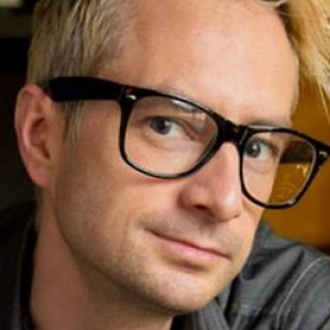 Once-Popular Celebrity Faces That Are Hardly Recognizable Today - ZergNet