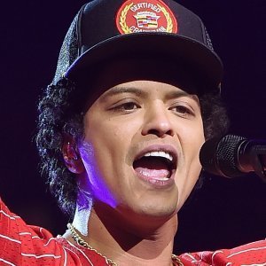 10 Singers Who Allegedly Ripped Off Other Artists - ZergNet