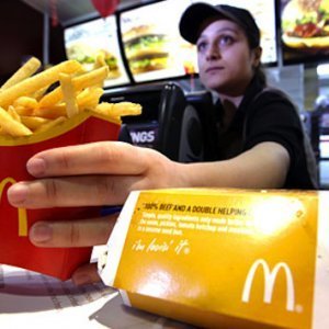 Here's How Much Money Fast Food Workers Are Really Pulling In - ZergNet