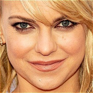 Ever Wonder Why Anna Faris Really Had To Leave Mom? - ZergNet