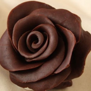 How to Make Your Own Chocolate Roses at Home - ZergNet