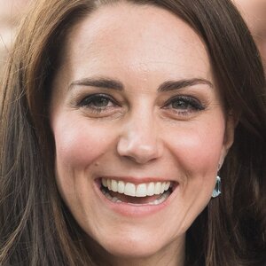 Kate Middleton Bonds With Young School Kids Super Sweet Video - ZergNet