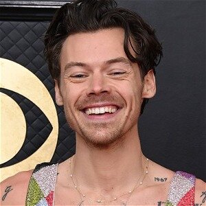 Harry Styles Ditches Shirt For Sequin Overalls At The Grammys - ZergNet