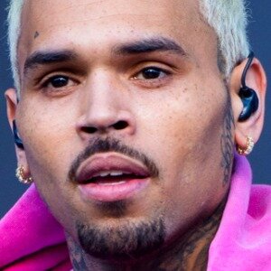 Chris Brown Apologizes To Robert Glasper After Grammys Tantrum - ZergNet