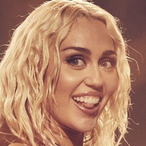 Miley Cyrus' Flowers Is Making Major Waves In Pop Radio - ZergNet