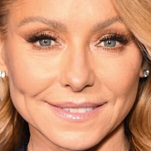 Sad Details About Kelly Ripa's Life Only True Fans Know About - ZergNet