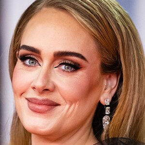 Adele, Cara Delevingne & More Stars Attend The 2023 Super Bowl - ZergNet