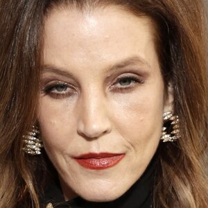 Lisa Marie Presley's Tragic Life Story Is Just Plain Sad - ZergNet