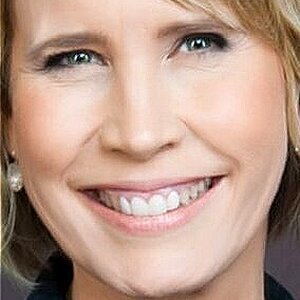 There's A Real Person Behind Siri You Never Knew About - ZergNet