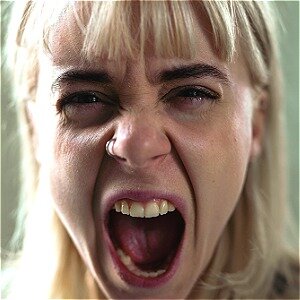 Mental Breakdown Warning Signs You Shouldn't Ignore - ZergNet