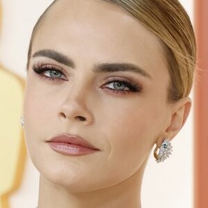 Cara Delevingne Is Ravishing In Red At Oscars 2023 After Rehab - ZergNet